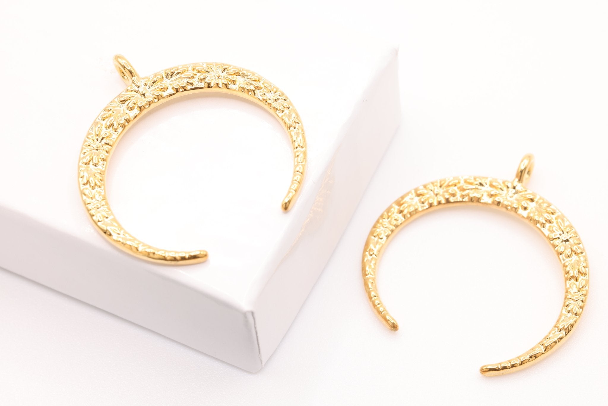 Gold Crescent Moon Charm, 14K Solid Gold, Diamond Cut Ornate Moon Char